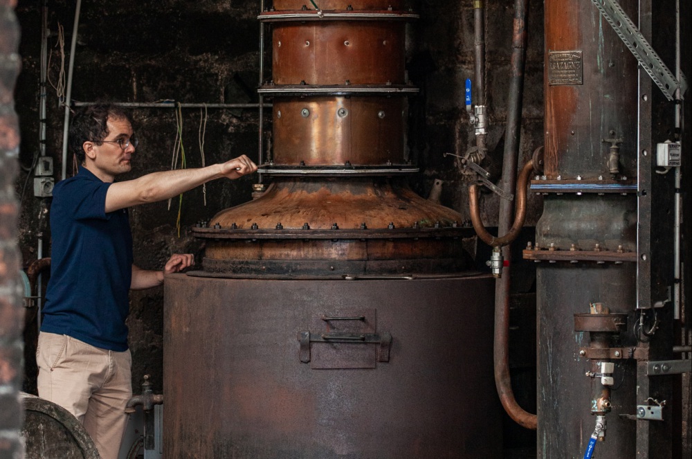 How is Calvados made : an artisanal know-how - Calvados France